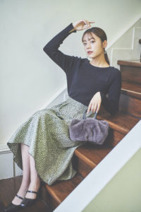 貴島明日香、クラシカルなムード漂う秋の「Te chichi」新作アイテムを着こなす！本人コメントつきで解説 | ACTRESS PRESS