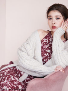 女優・馬場ふみか、SNIDEL 秋の新作を着こなす！スタイルアップが叶うワンピースやスカートの新作 紹介 | ACTRESS PRESS