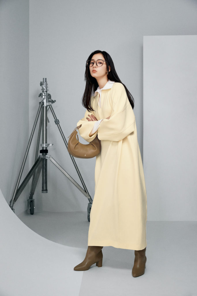 新木優子、SNIDEL “ニットとワンピース”の着こなし披露！プロデュース商品を自身の解説とともに掲載 | ACTRESS PRESS