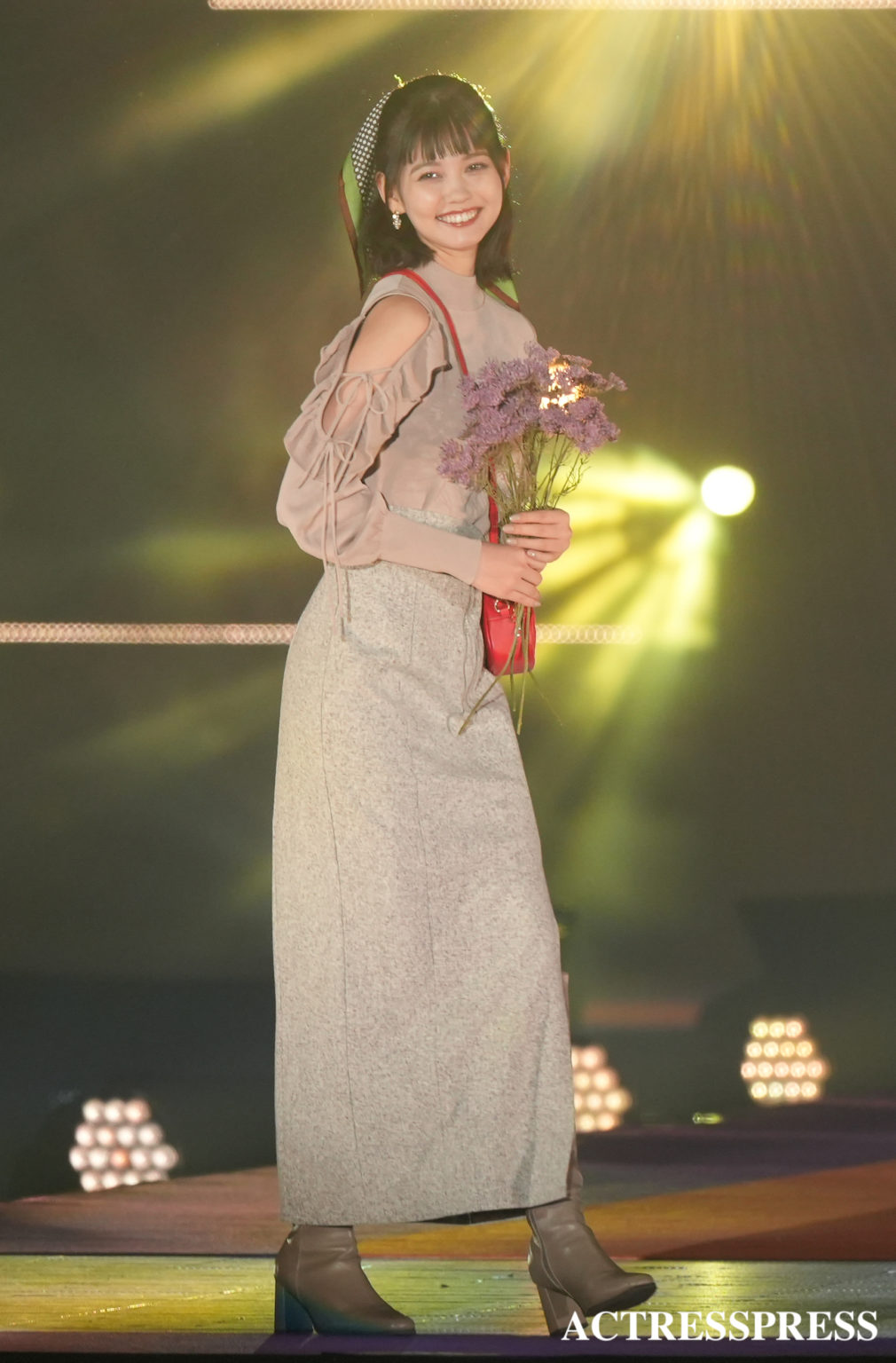 与田祐希（乃木坂46）、鈴木愛理、さおりん（ヘラヘラ三銃士）らが、『dazzlin』のステージを華やかに彩る‼ 上品さが引き立つ秋冬らしい着こなしを披露。＜Rakuten GirlsAward ...