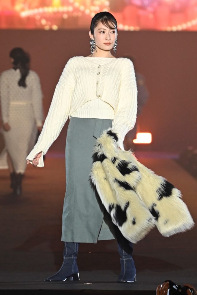 松井愛莉、香音ら「REDYAZEL」の秋冬トレンドアイテムを纏い、ステージを輝かせる！＜TGC 北九州 2022 ④＞【Reporter：細井彩香】 | ACTRESS PRESS