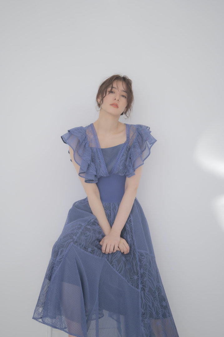 女優・新木優子、SNIDELの夏服でセルフスタイリング！夏の最新LOOK公開【本人の解説コメント付】 | ACTRESS PRESS