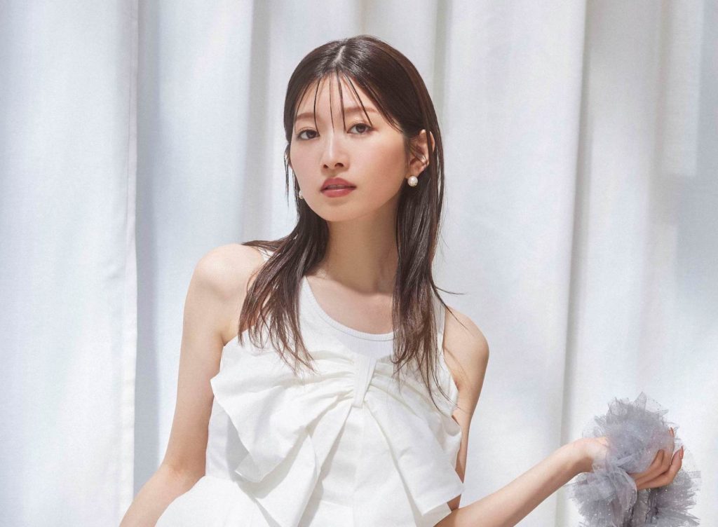 モデル・小室安未が着こなす「SNIDEL」夏コーデ!! 太陽を味方につけて叶えるサマールック紹介 | ACTRESS PRESS