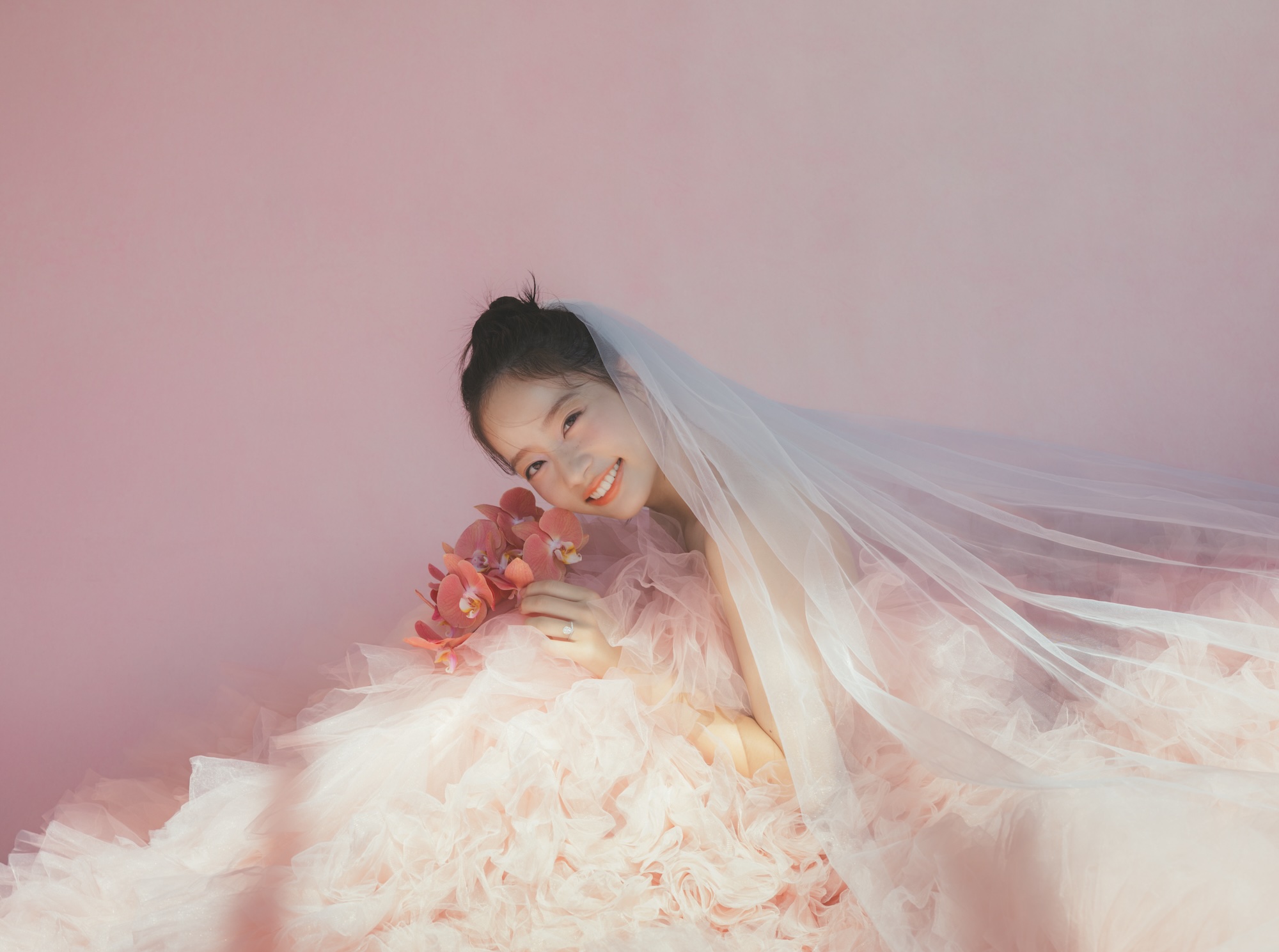 ゼクシィ15代目CMガール・池端杏慈、幸せオーラ全開でウエディングドレス姿披露！ | ACTRESS PRESS